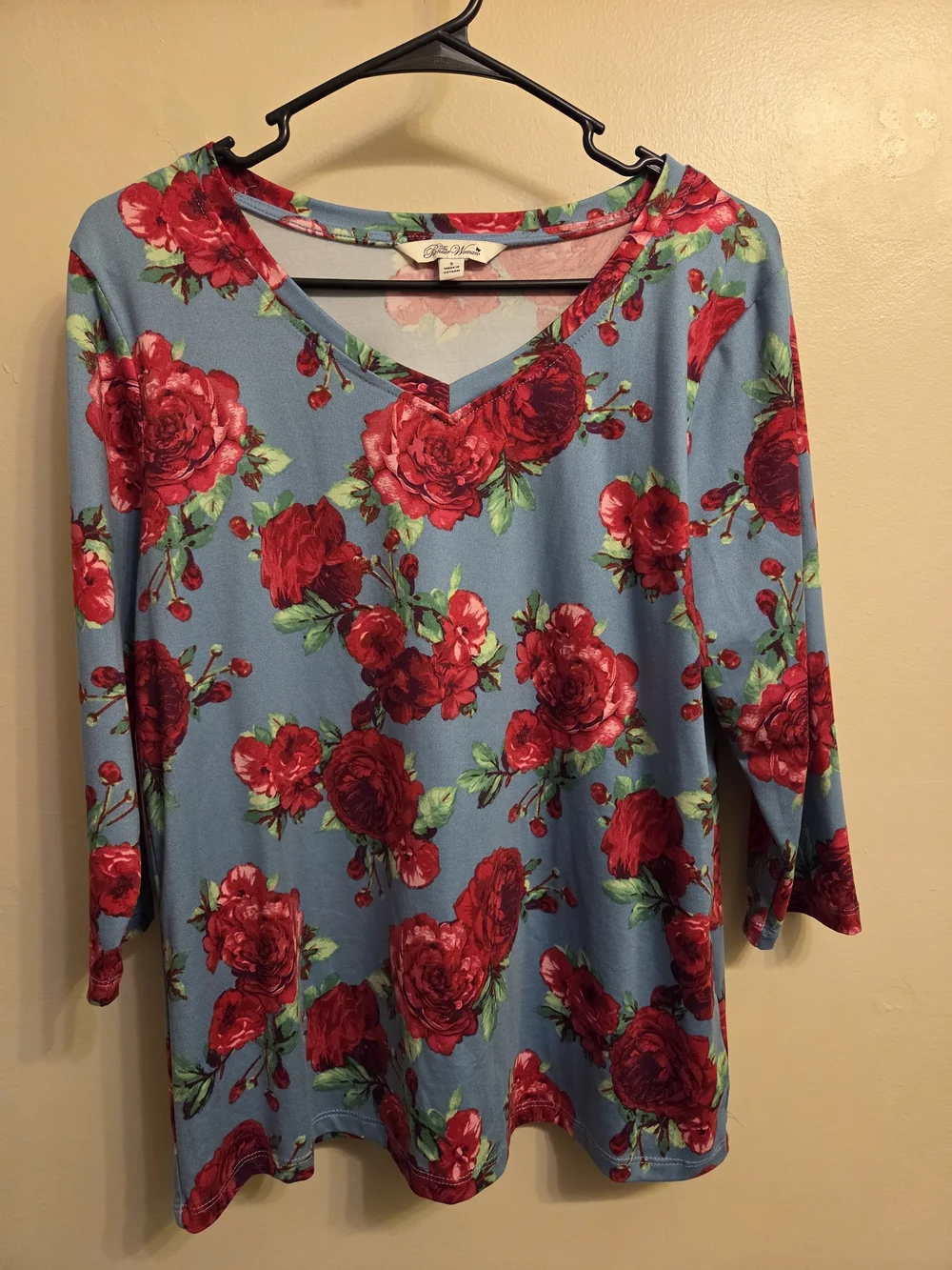 The Pioneer Woman | Tops | The Pioneer Woman Blue Red Floral Vneck Knit ...
